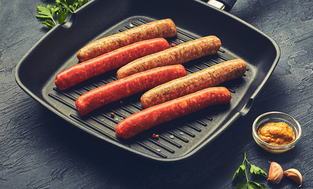 Cârnați din Pui de Țară la Gratar cu Piure de Morcovi si Salata LaProvincia